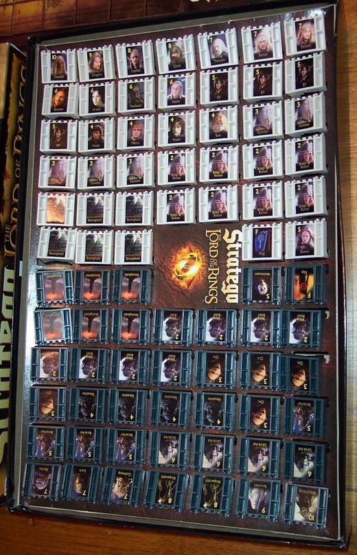 THE LORD OF THE RINGS Trilogy Edition STRATEGO Board Game 2004