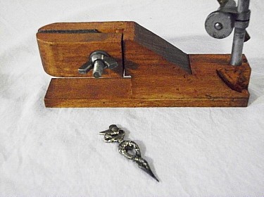 ANTIQUE FLY TYING FISHING LURE VISE TOOL RARE STYLE WOOD BRASS WELL MADE