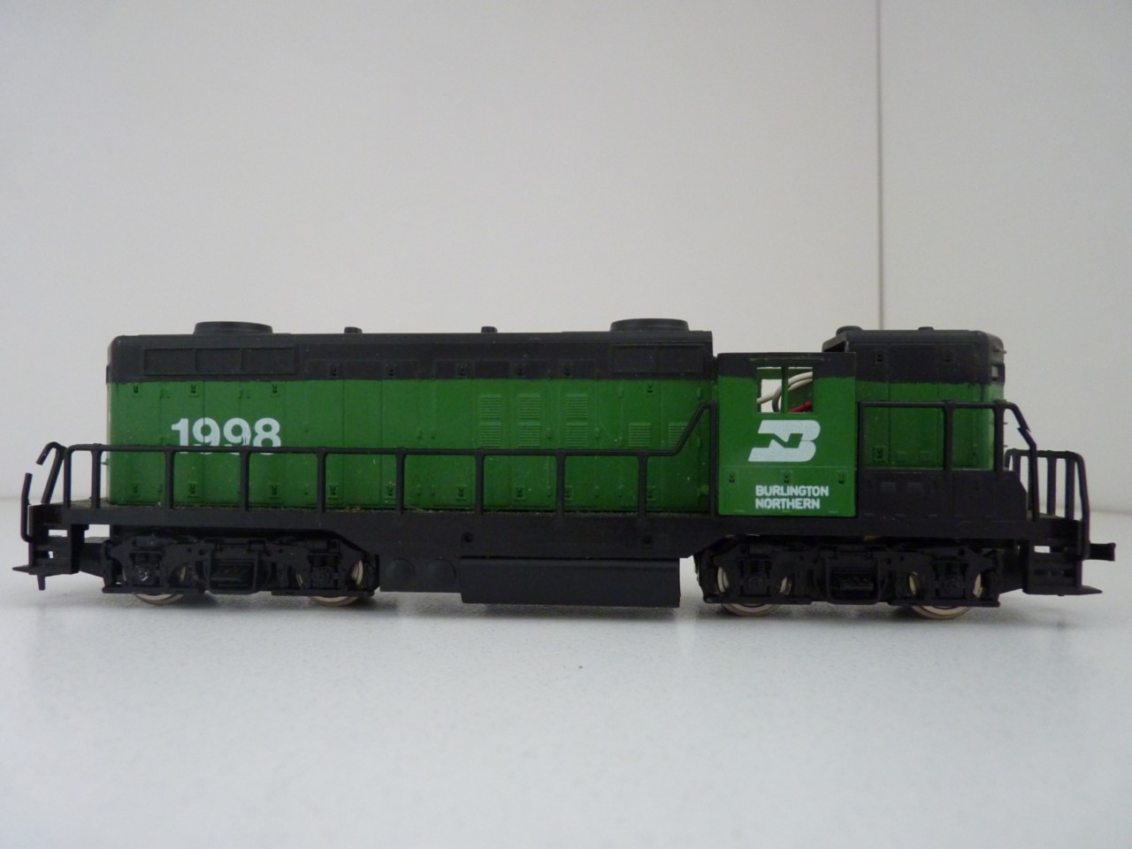 AHM, RSO GP-18 Diesel Locomotive, Burlington Northern #1998, HO Scale ...