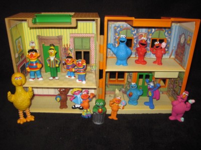 123 SESAME STREET PLAYSET HOUSE & FIGURES LOT HUGE XMAS TOY LOT | eBay