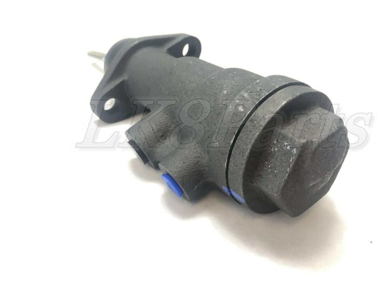 Land Rover Series 2A Brake Master Cylinder Replacement at Isla ...