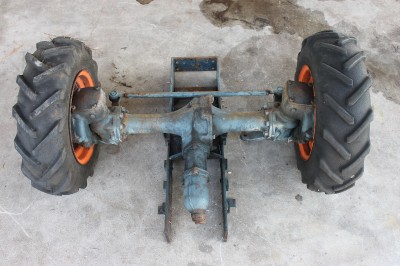KUBOTA B7200 4WD 4x4 FRONT AXLE