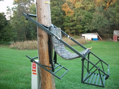 Tree Lounge Climbing Tree Stand Climber w/ Bowhunter Stand ...