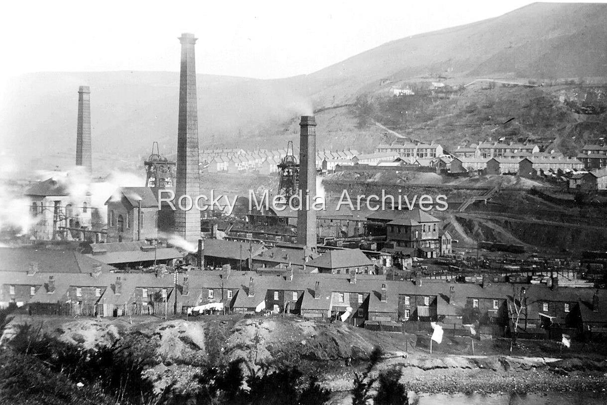 Fds-75 Colliery & Merthyr Vale, Aberfan, Wales. Photo | eBay