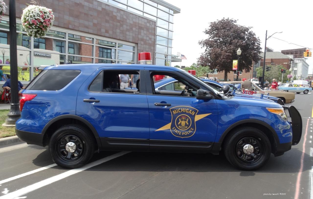 1/18 SCALE MICHIGAN STATE POLICE DIECAST FORD WITH WORKING LIGHTS/SIREN ...