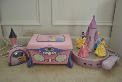 DISNEY PRINCESS ANIMATED PHONE CD PLAYER JEWERLY BOX CLOCK RADIO