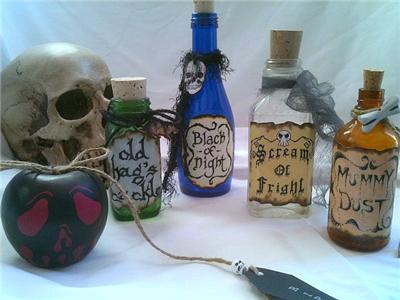 Snow White EVIL QUEEN SPELL potion poison apple witch peddler disguise ...