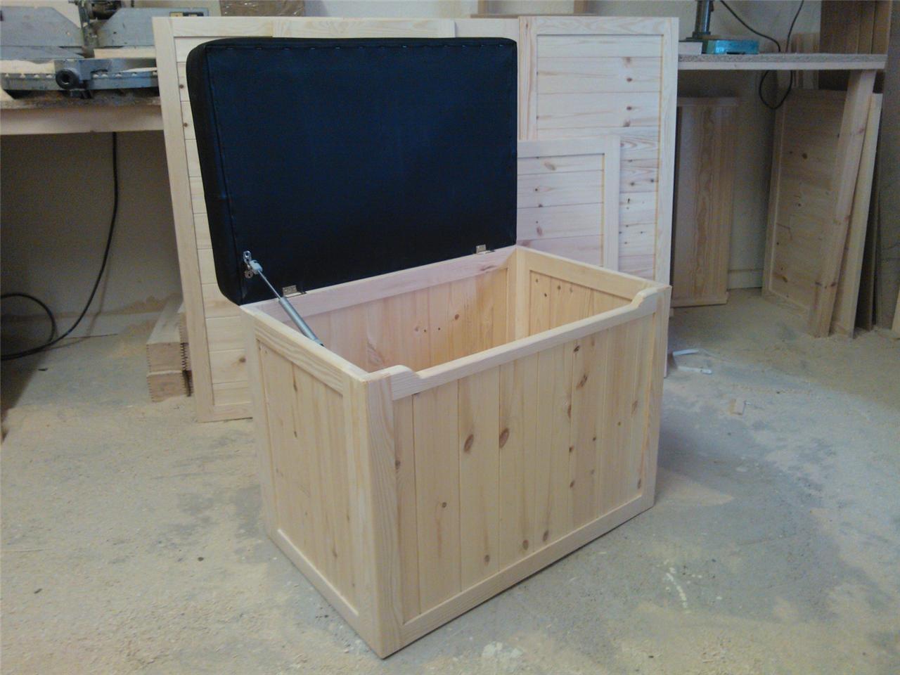 BEAUTIFUL HAND CRAFTED PINE WOODEN TOY BOX WITH COLOURED SEAT