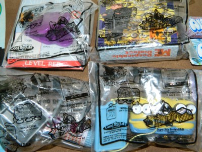 DESPICABLE ME Movie Carls Jr TOYS Conga MINIONS Game Shooter Gift Bag ...