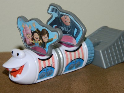 DESPICABLE ME Movie Carls Jr Happy Meal TOYS Conga MINIONS Game Shooter ...