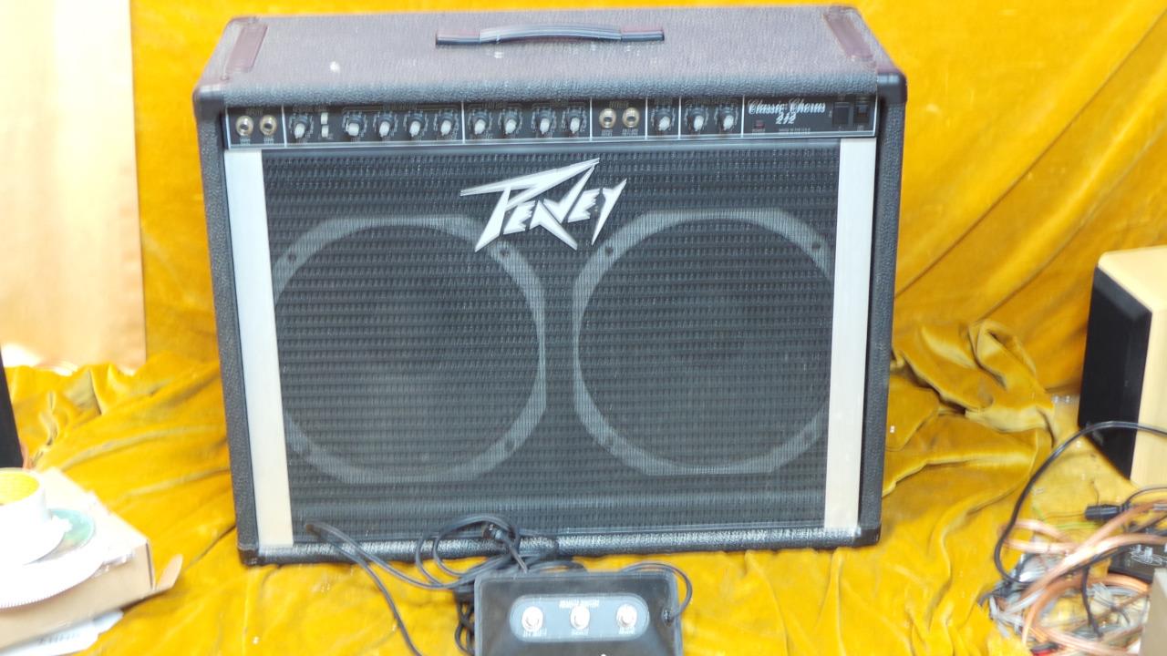 PEAVEY 212 CLASSIC Chorus GUITAR AMPLIFIER COMBO- with foot switch £100 ...